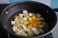 VAZHAIKAI MANJAPODI CURRY/RAW BANANA TURMERIC CURRY Recipe | nithyaskitchen