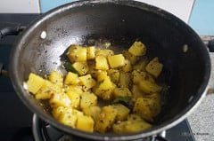 VAZHAIKAI MANJAPODI CURRY/RAW BANANA TURMERIC CURRY Recipe | nithyaskitchen